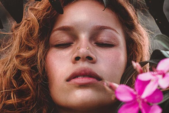 Nose Chain Piercing | Piercing Life - The Ultimate Guide